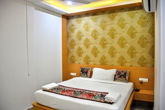 New Frontier Hotel - Delhi