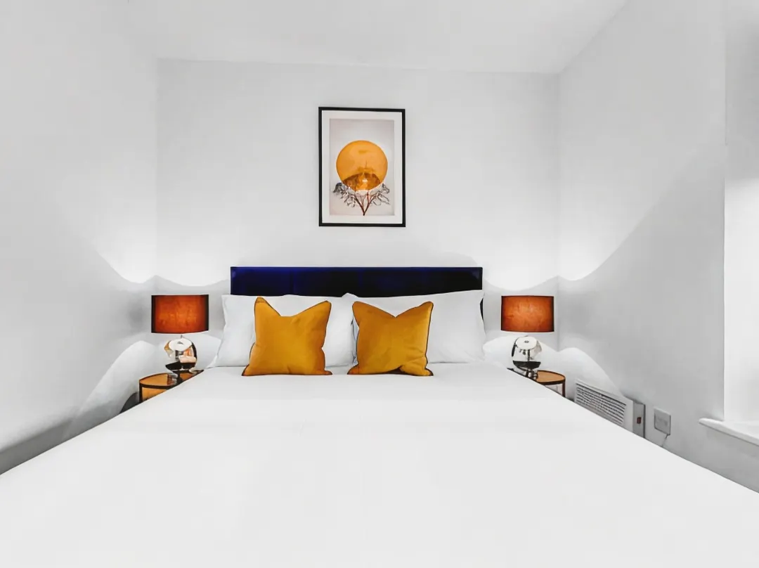 Hybrid Resi - Mitcham Close To Tooting And Wimbledon - Croydon