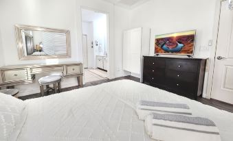 Luxe Desert Oasis, Sparkling Pool and Hidden Speakeasy Room!, Phoenix ...