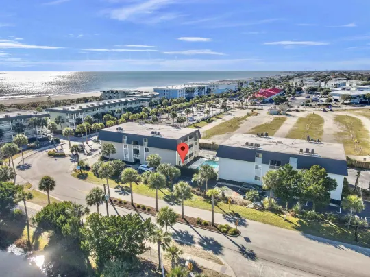 Modern Comfort And Pool Access - Stunning Coastal Retreat - Mount Pleasant, SC