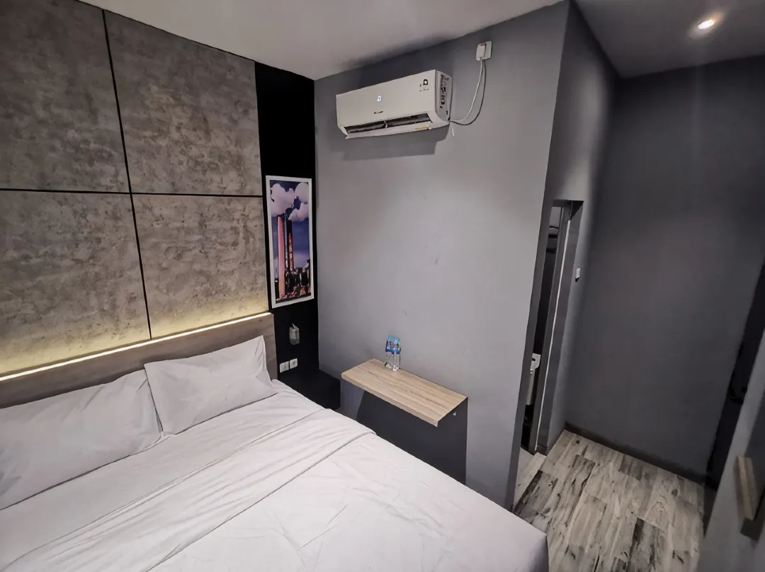 Weis Hotel Simpang Lima Semarang - Semarang