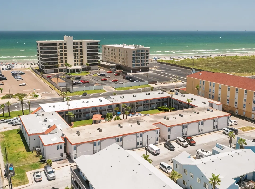 Beach Access Across The Street, Shared Heated Pool - Corpus Christi, TX