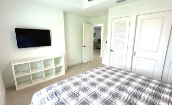 Villa Lavender - New 5 bedroom house, heated pool, hot tub and water ...