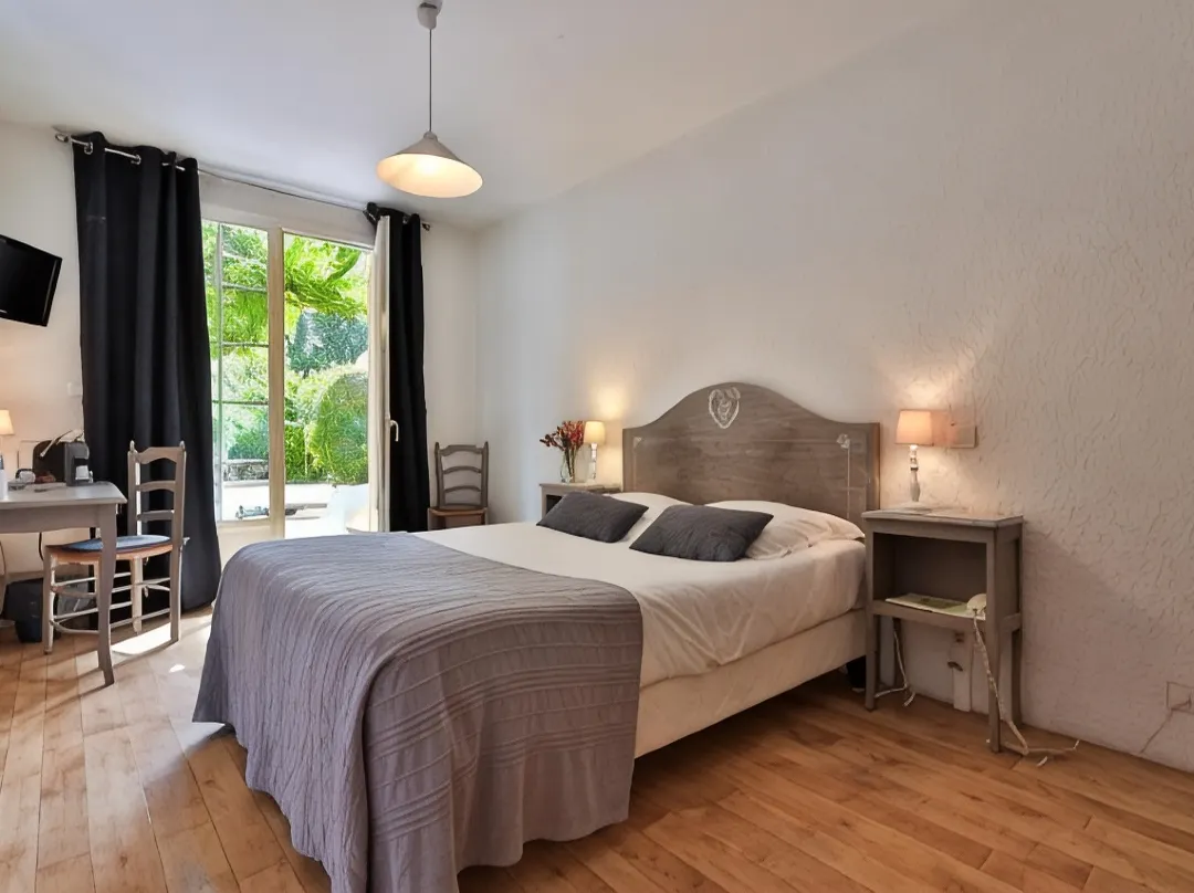 Logis Hôtel Castel Mouisson - Avignon