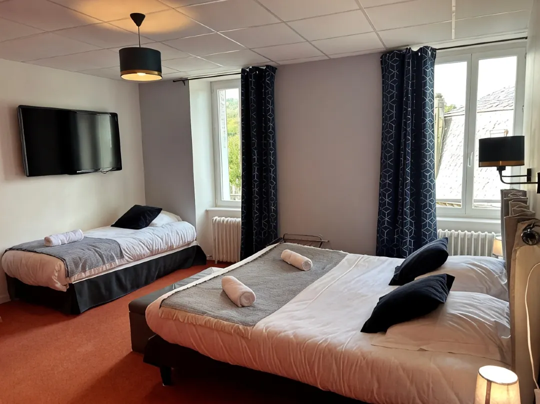 Logis Hôtel De Paris - Lac Chambon