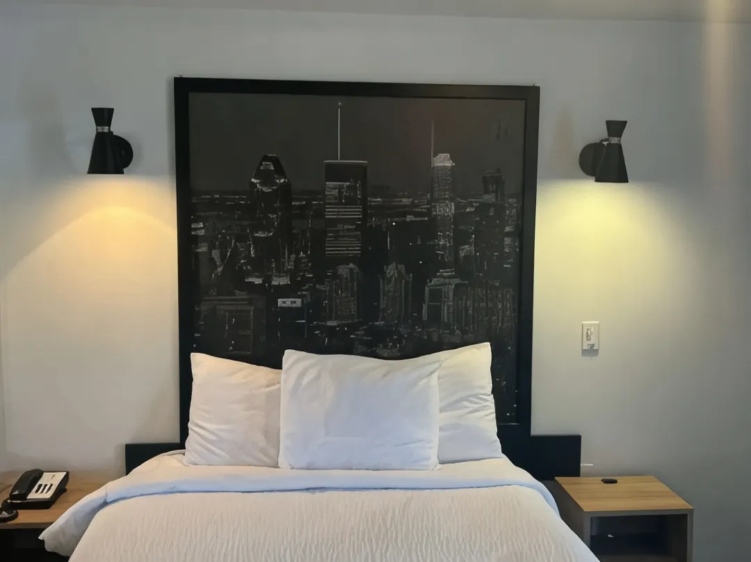 Super 8 By Wyndham Montreal - Montreal