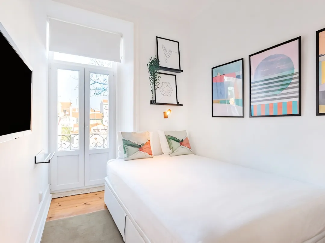 Bright Double, Ac   Shared Bathroom | Saldanha - Lisbon