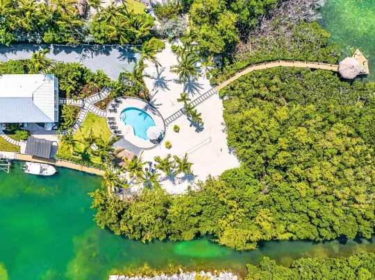 Heated Pool And Tiki Bar - Stunning Peninsula Paradise Retreat - Florida Keys