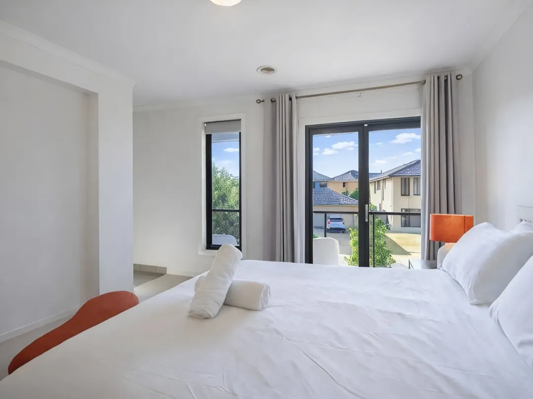 Contemporary Family Living At 4 Seafarer Way - Point Cook
