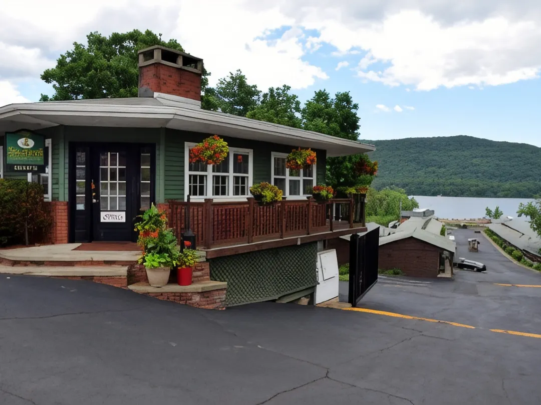 Scotty's Lakeside Resort - Lake George, NY