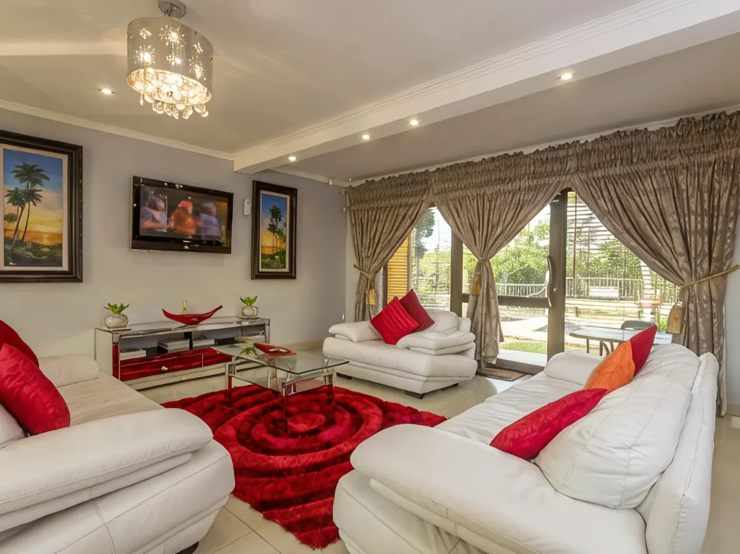 Ezulwini Guest House - Queen Room With Balcony For 2 Guests In Ballito - Dolphin Coast