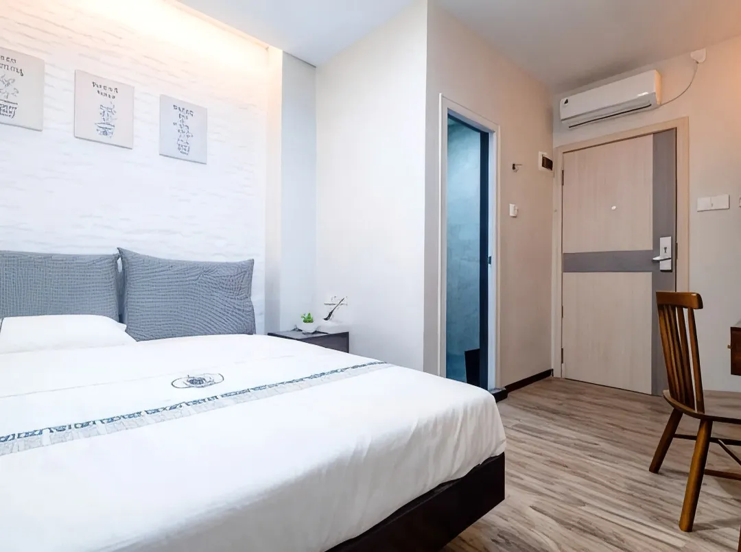 Lees Hotel - Batam
