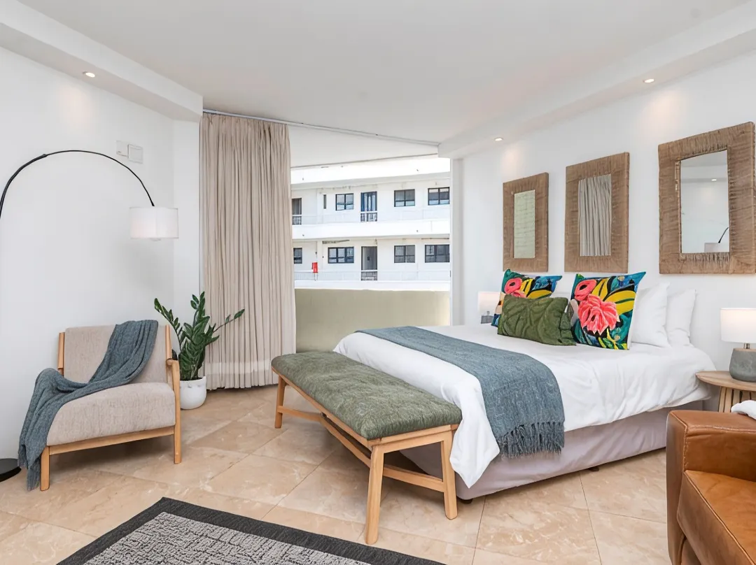 Elegant Serenity In Heart Of Seapoint - Cape Town