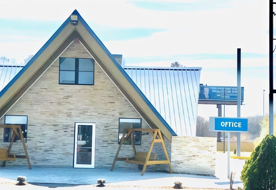 Montgomery Inn & Suites, Montgomery - Photos, Reviews & Prices 2024 ...