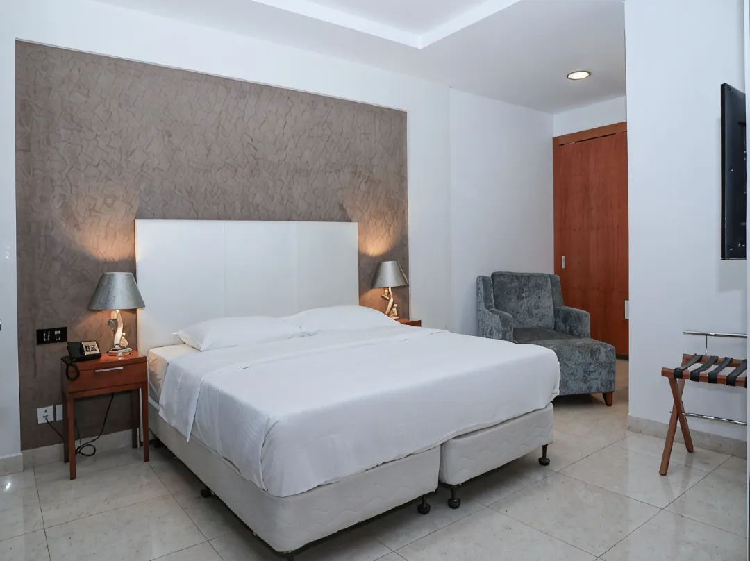 Modern Oasis With Serene Balcony - Muscat