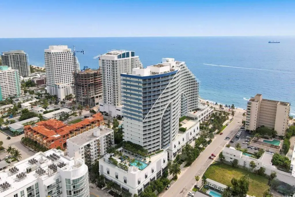 Luxurious Ocean View And Resort Amenities - Stunning Beachfront Haven - Fort Lauderdale