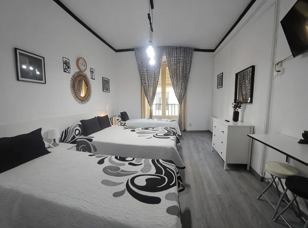 Hostal Loyola - Hostel - Madrid