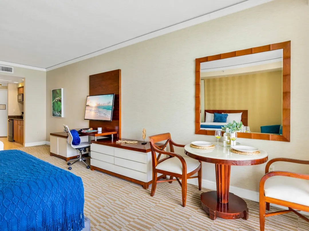 Ocean View Balcony And Premium Amenities - Luxurious Beachfront Retreat - Aventura, FL