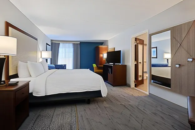 Holiday Inn Express & Suites Cincinnati Riverfront - Covington, KY
