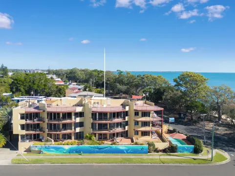 Alexander Beachfront Apartments - Hervey Bay
