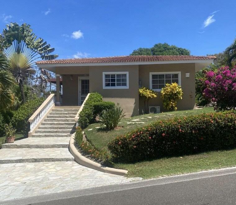 RESIDENTIAL HISPANIOLA, walking distance to town & beach: Aktuelle ...