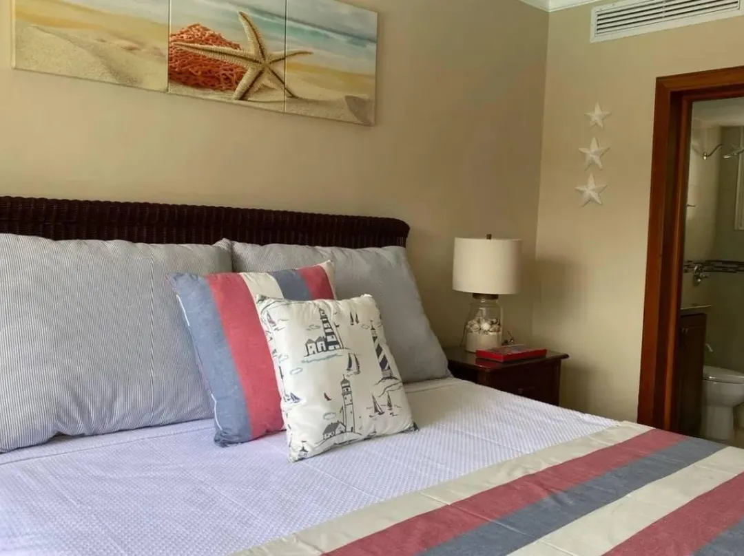 1 Dormitorio Frente A La Playa, Playa Turquesa, Acceso A La Playa - Punta Cana