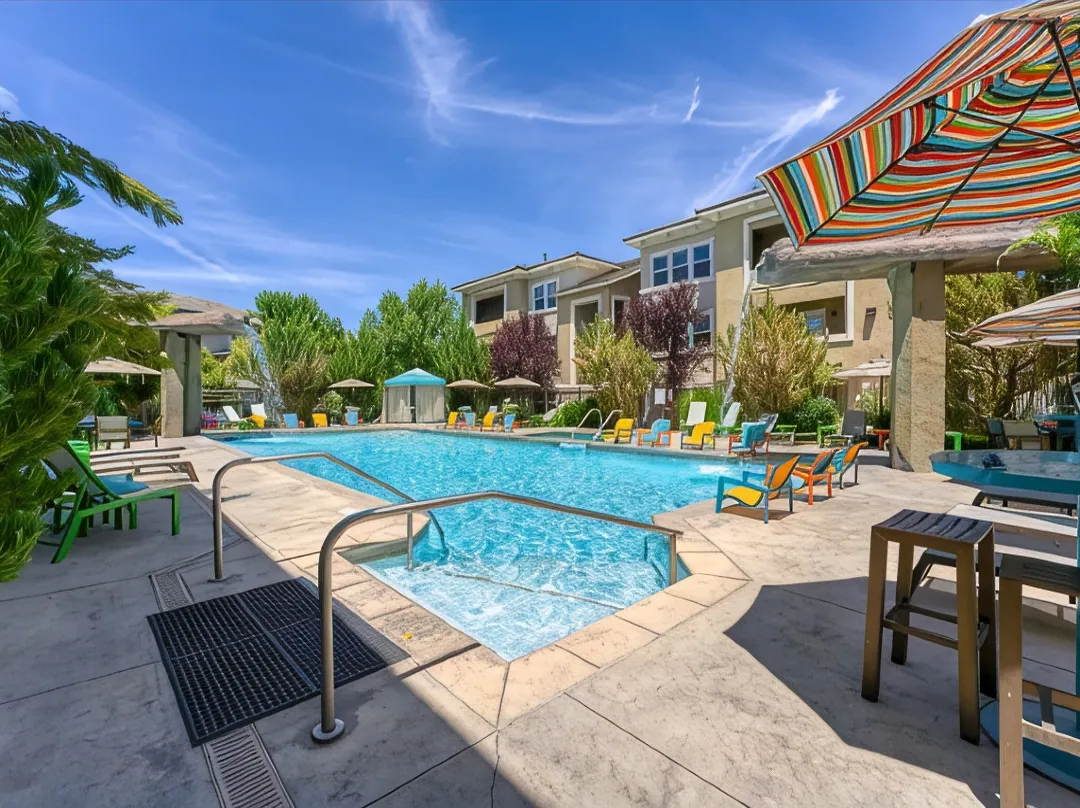 New Cozy 1br Apt With Gym, Sauna & Heated Pool Access - Reno