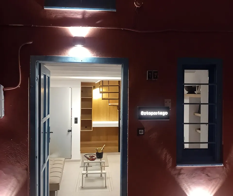 Sotoportego Venecian Spirit In Modern Way Of Living - Chania
