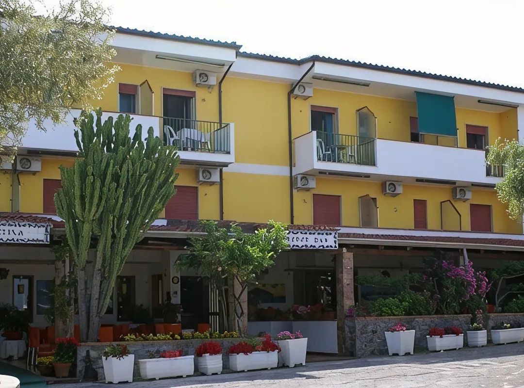Hotel Cristina Con Piscina - Diamante