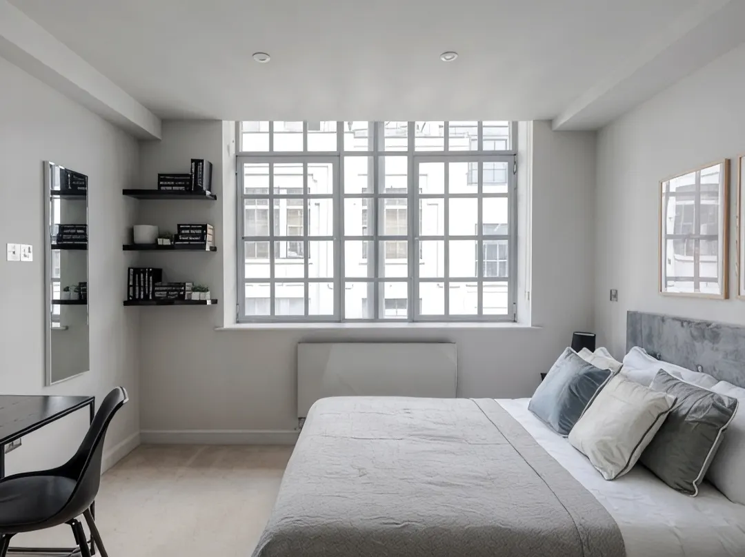 The Eyre Suite Three - Farringdon - By Frankie - London