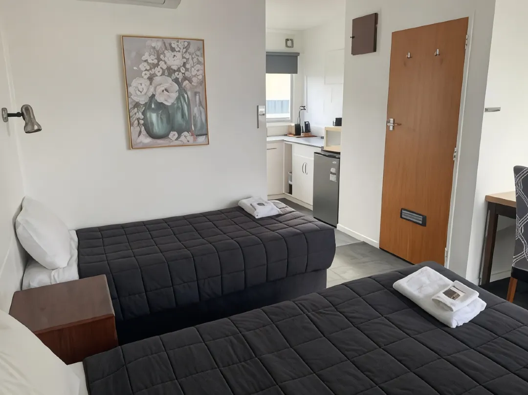 Brooklyne Motel Sanson - Bulls