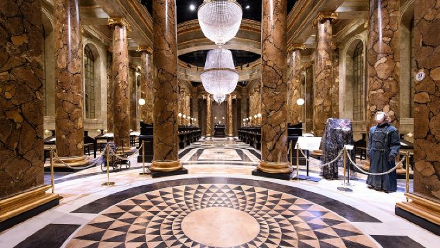 ロンドン発ウィンザー城とワーナーブラザーズ・ハリーポッタースタジオ日帰りツアー | Trip.com