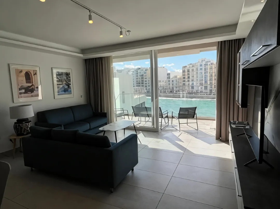 86 Spinola Bay - Malta