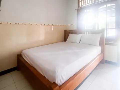 Astri Homestay Carkranegara Mataram Mitra Reddoorz - Mataram