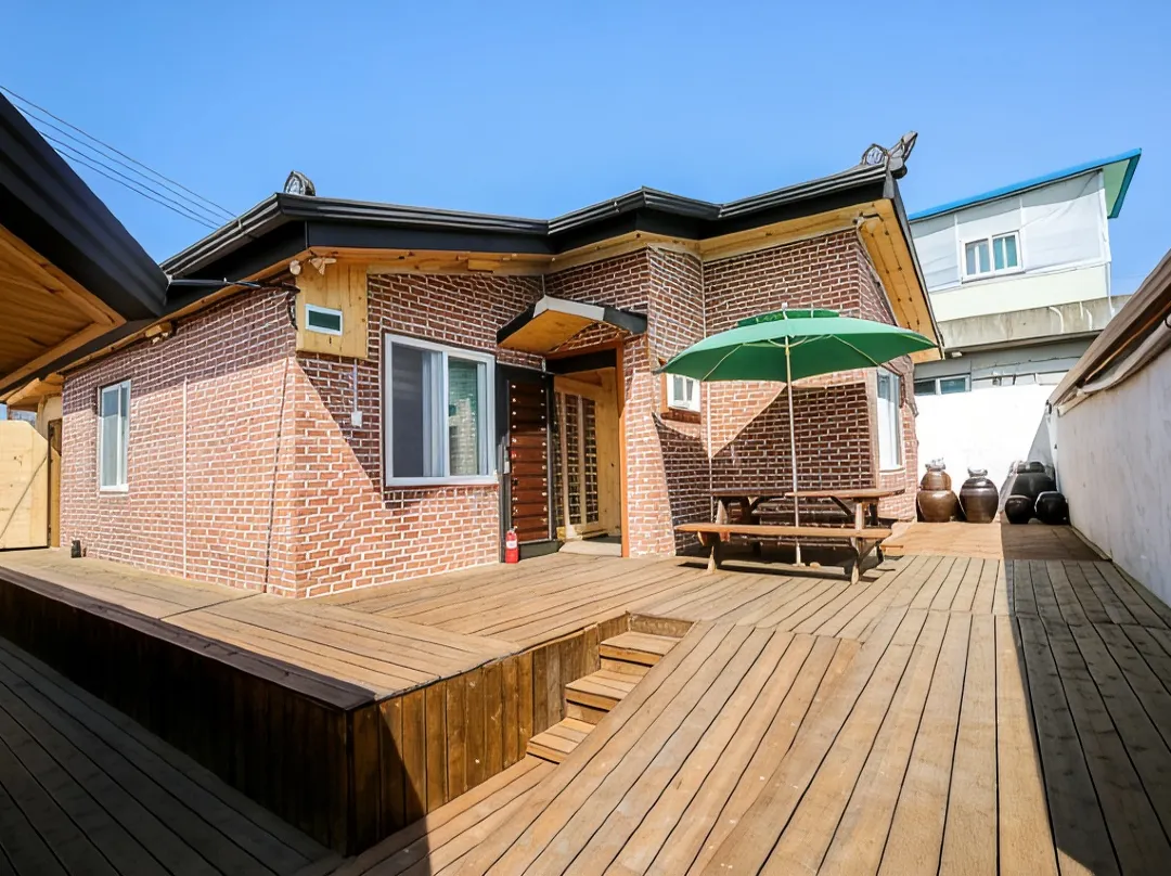 Gyeongju Eupseong Dokchae Hanok - Gyeongju-si