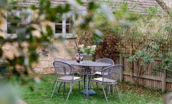จองห้องพัก Old Mill Barn (2 Bedrooms) Grade II listed in the Cotswolds ...