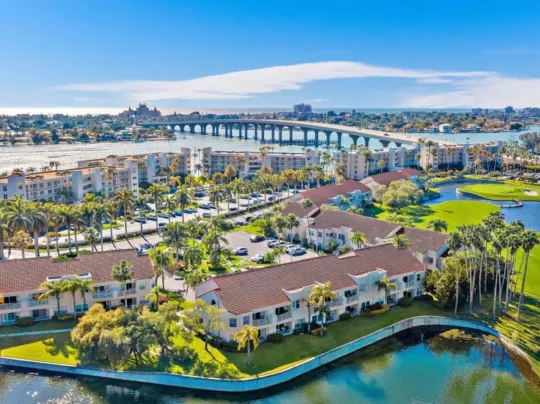 Golf Course And Pond View Retreat - Stunning Ground-floor Oasis - San Petersburgo, FL