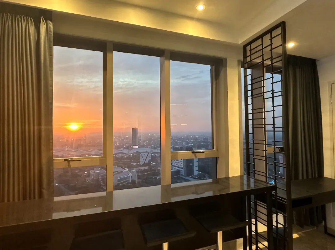Luxury Sunset View, Branz Bsd |Parking & Netflix| - Yakarta