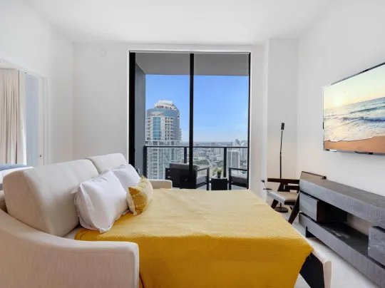 City Views, Pool And Well-equipped Gym - Chic Stylish Retreat - Miami, FL