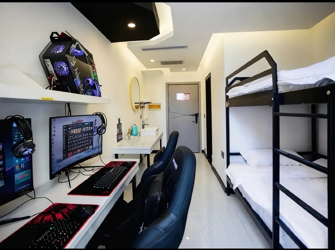 Shanshan Flame E-sports Hotel - Turpan