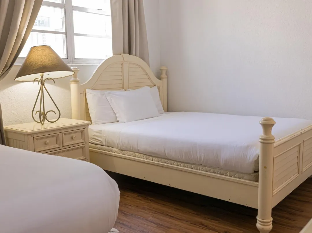 Relaxing Pool And Direct Beach Access - Stunning Ocean View Haven - Sunny Isles Beach