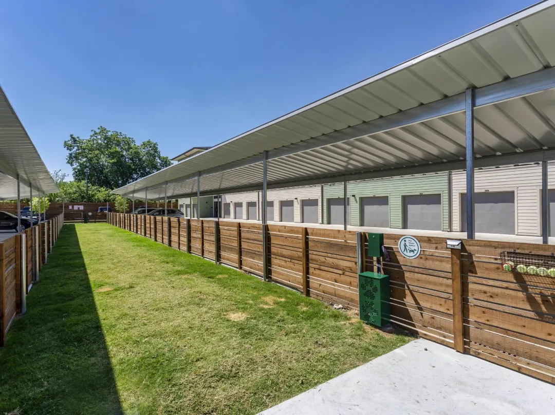 Cozy Living Space With Fitness Center And Outdoor Grills - Charming Retreat - Dallas