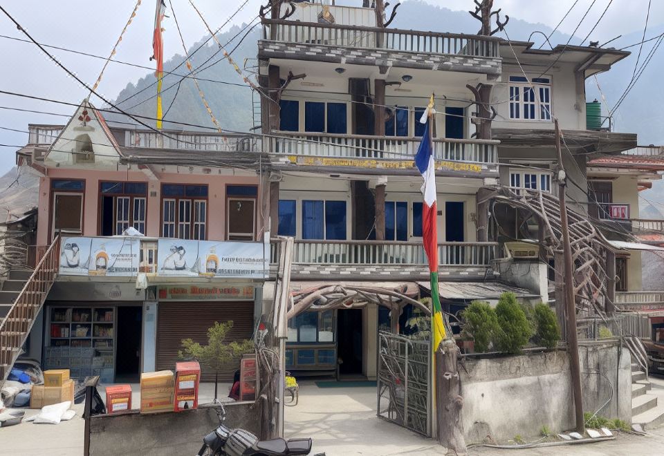 白宮酒店 - 2024 Syapru Besi酒店訂房優惠及住客評價｜Trip.com