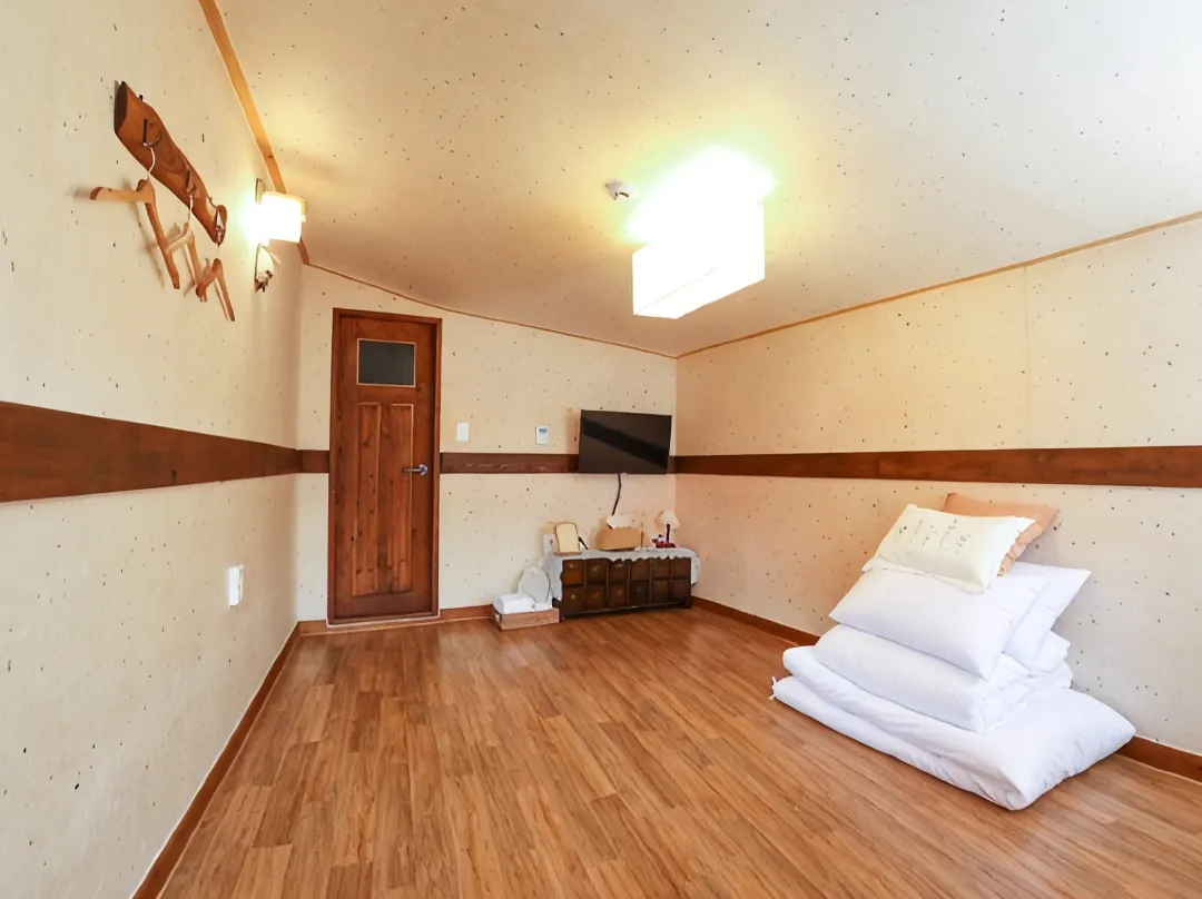 Jeonju Byeolbit Palace Hanok Stay - Jeonju-si