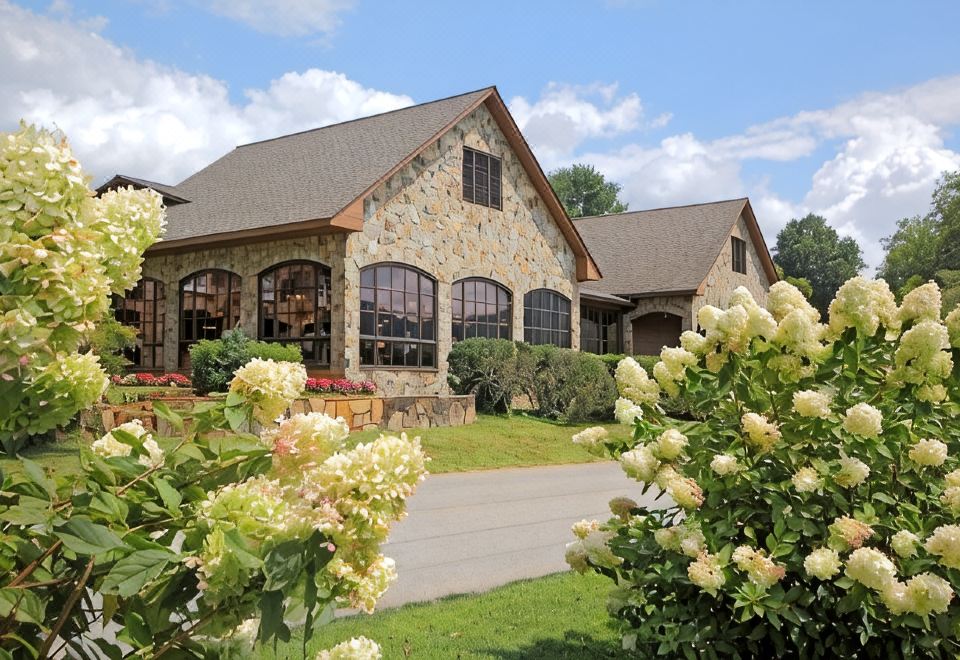 Dillard House (Dillard) - 2026 Prices, Reviews & Deals | Trip.com