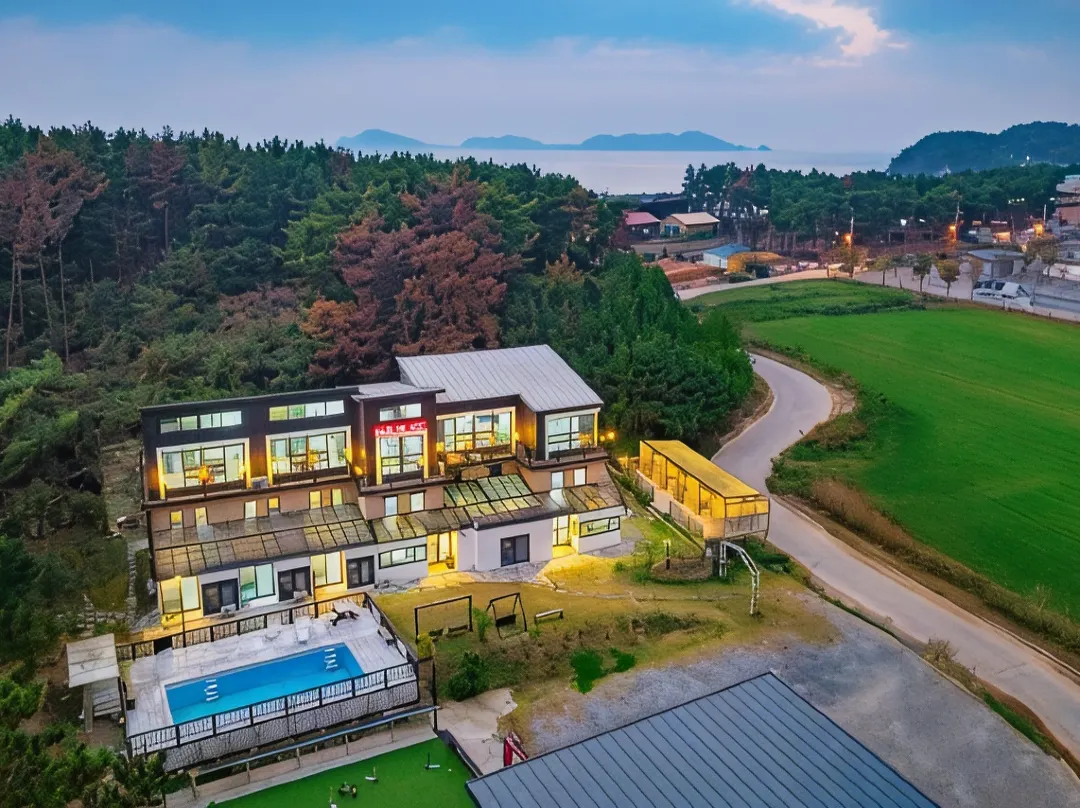 Taean Hue Place Pool Villa - Incheon