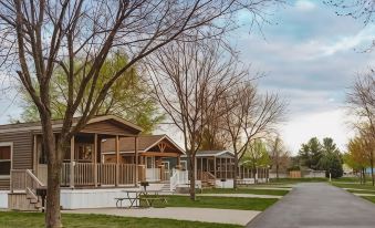 Charming 2-bedroom cabin at Sun Retreats Silver Lake campground ...