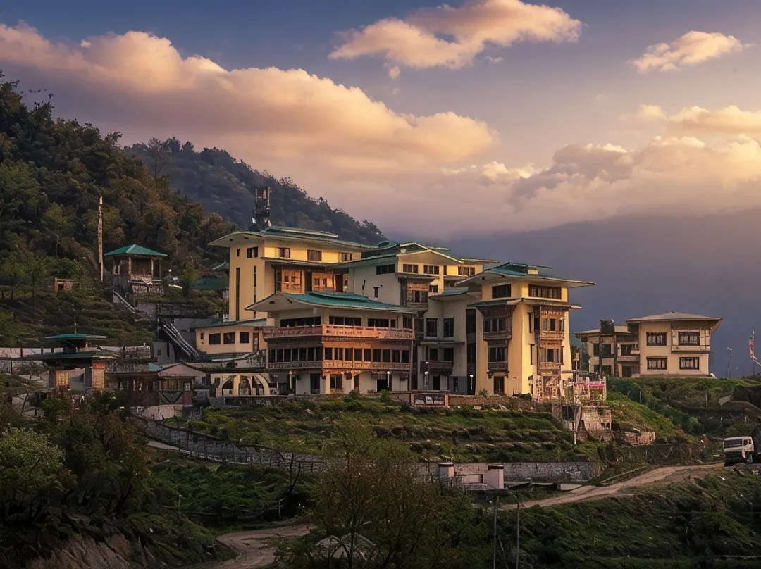 Norbu Lingka Resort - Tibet