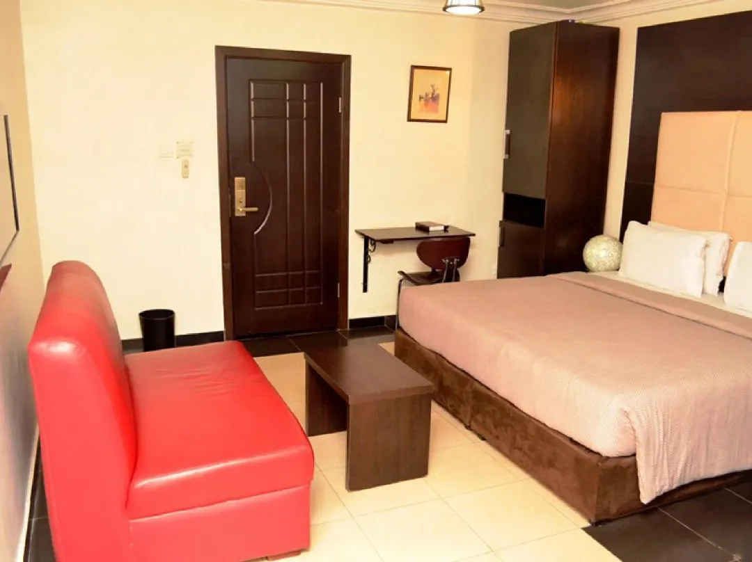 Prince Of Anthony 1960 Hotel - Lagos