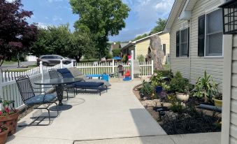 Prime Location on Dead End. Walk to Beach and Dewey, Spotless One Floor ...